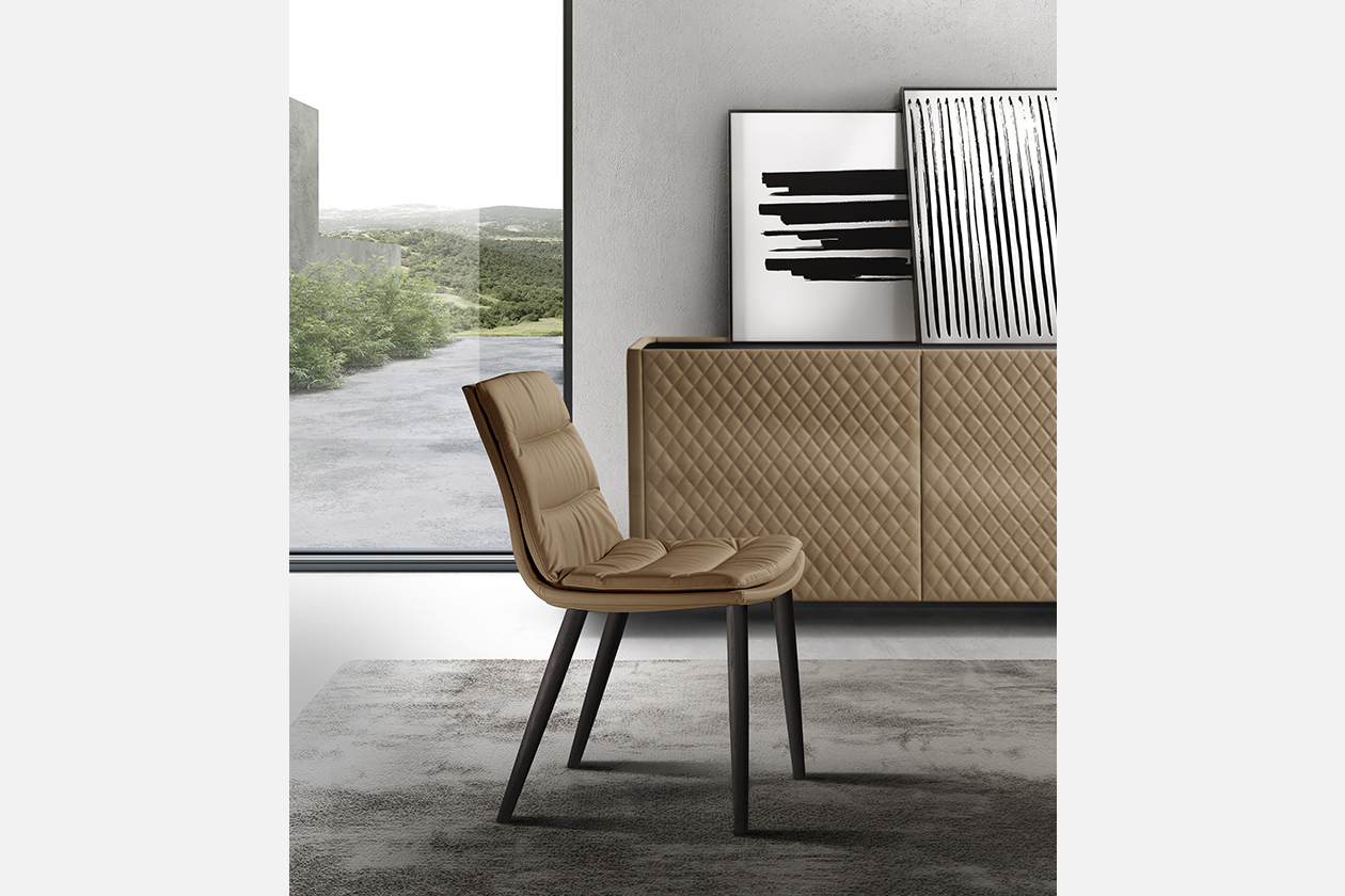 Lady Chair with 4 wooden legs - Milano Italian Furnitures
